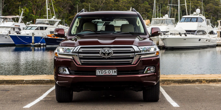 Australia Comparison: 2016 Toyota LandCruiser 200 Series vs 2016 Lexus ...