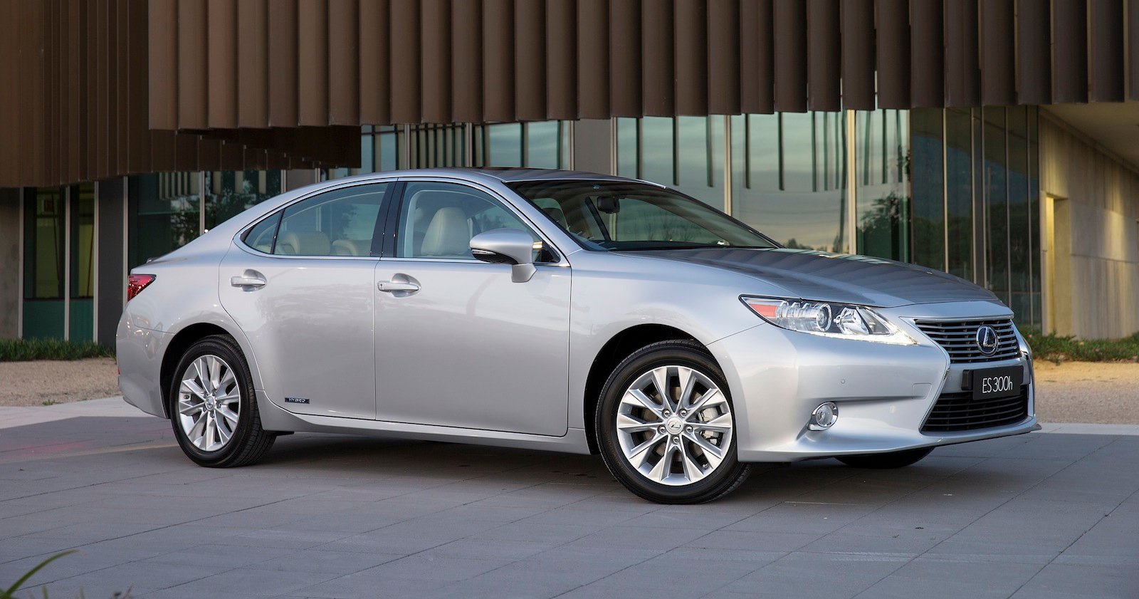 Lexus ES: large luxury sedan returns from $63,000 - Photos (1 of 14)