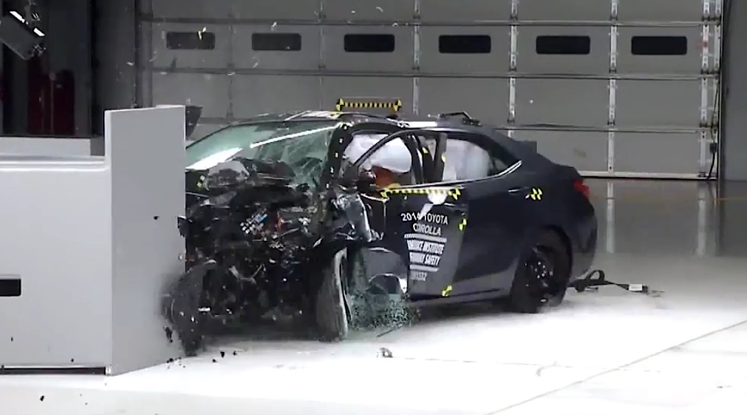 Toyota Corolla sedan struggles in IIHS crash test - photos | CarAdvice