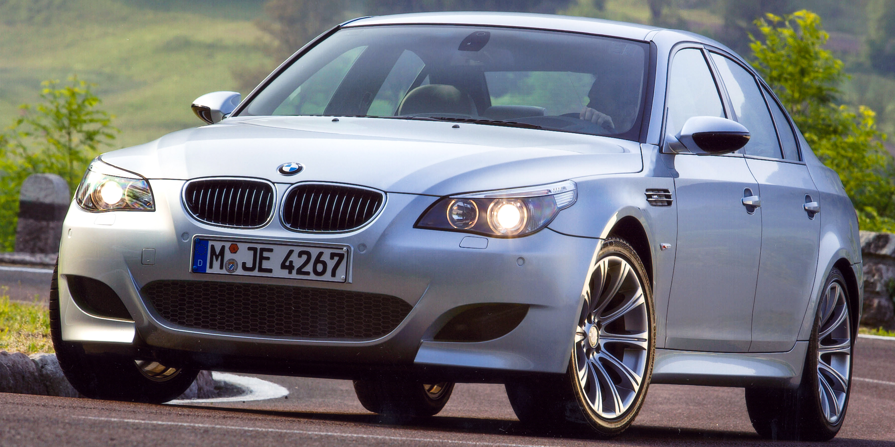 Evolution of the BMW M5 - Photos (1 of 40)