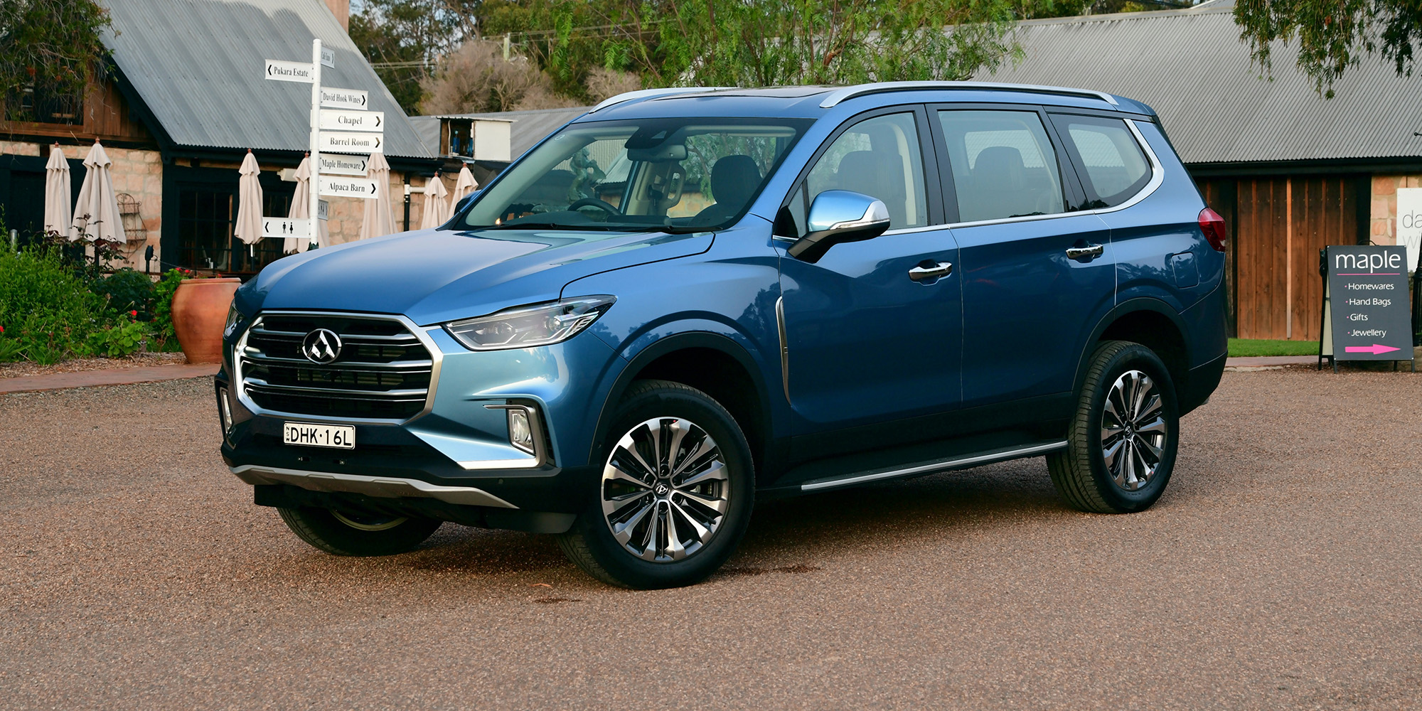 2017 LDV D90 pricing and specs - Photos (1 of 73)