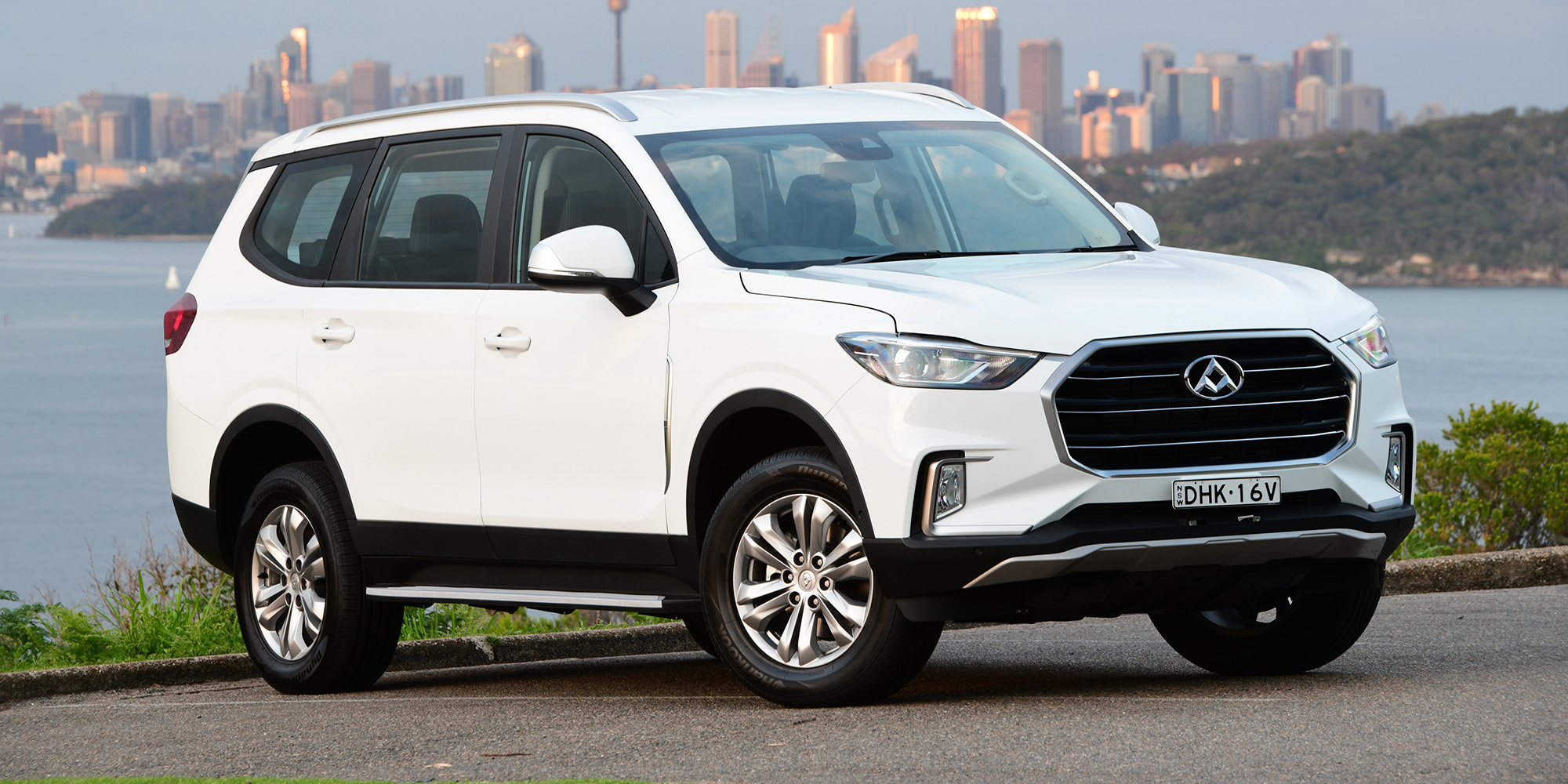 2017 LDV D90 pricing and specs - Photos (1 of 73)